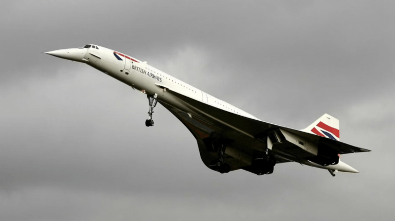 Boom - FlyBy - Farnborough - Former Chief Concorde Pilot is First to ...